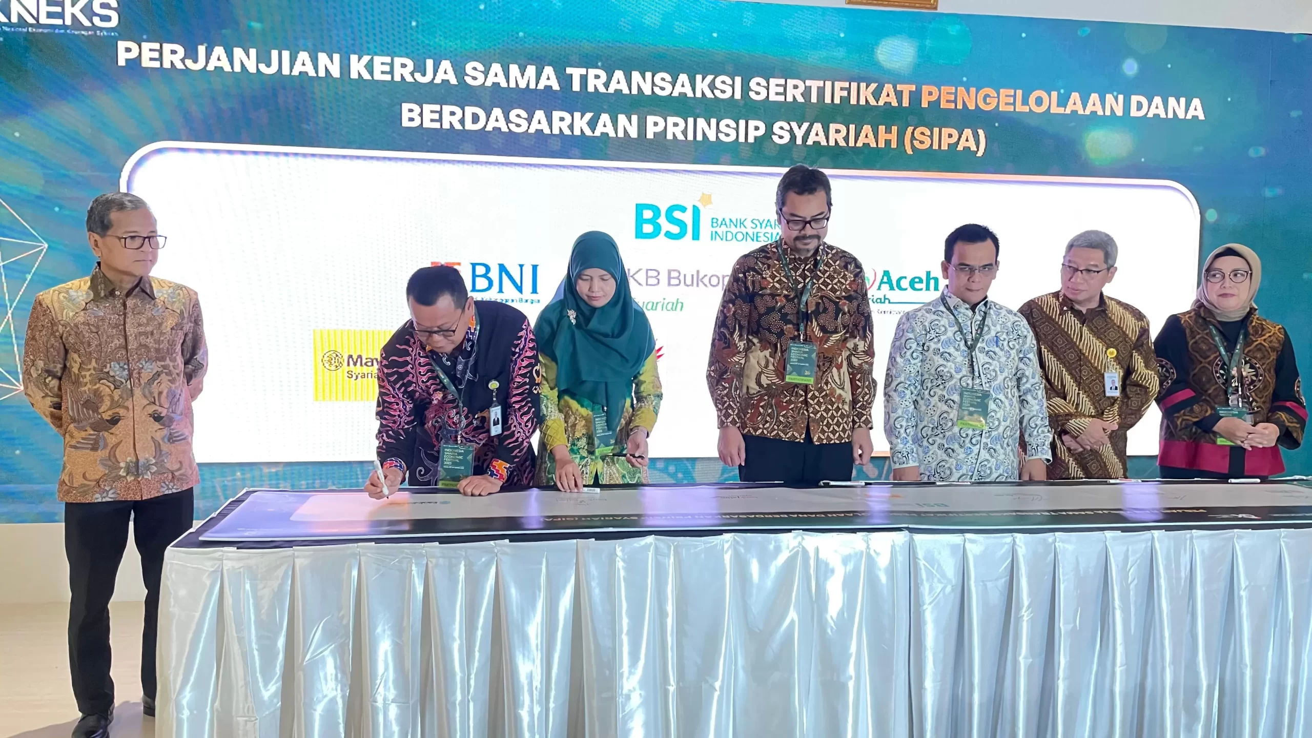 Lebarkan Sayap, Bank Kalbar Syariah Tandatangani Lima PKS