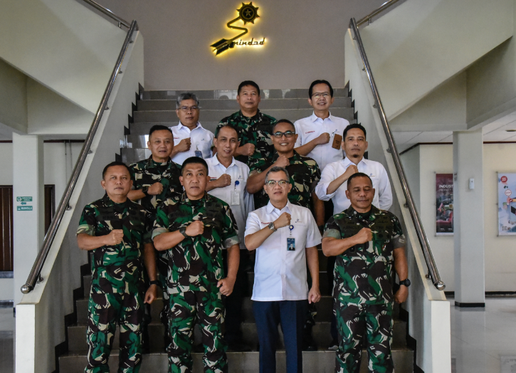 Kunjungan Gubernur Akmil ke PT Pindad untuk Memperkuat Industri ...